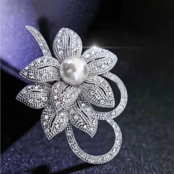 Jewelry | Nwt Flower With Pearl And Rhinestones Brooch Pin | Poshmark